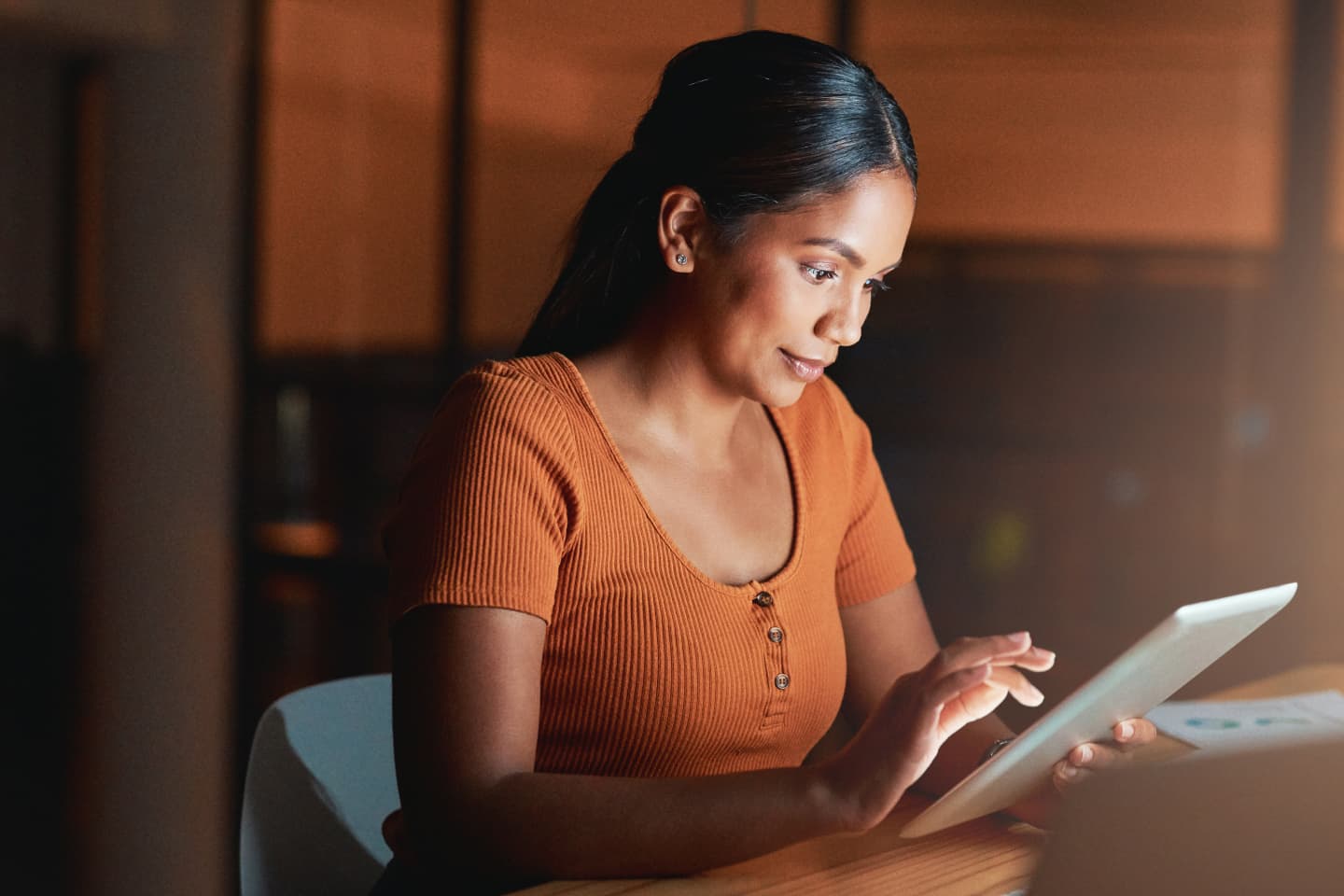 Aprenda a comprar y vender en el mercado de valores Estados Unidos | Charles Schwab International